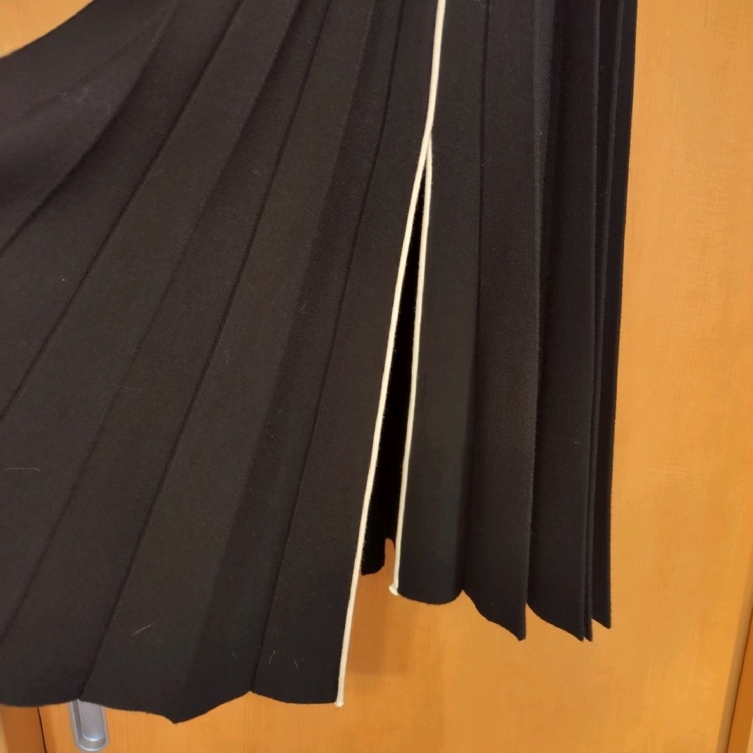 sacai 黒 ニット プリーツ ロングスカート サイズ1 sacai 黒 ニット プリーツ ロングスカート サイズ1