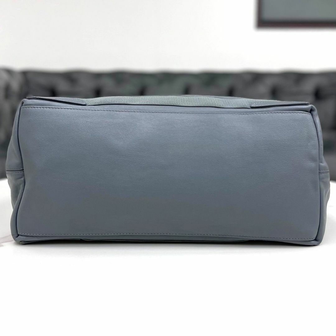 美品☆ バレンシアガ ネイビーカバスM グレー レザー トートバッグ 美品☆ バレンシアガ ネイビーカバスM グレー レザー トートバッグ