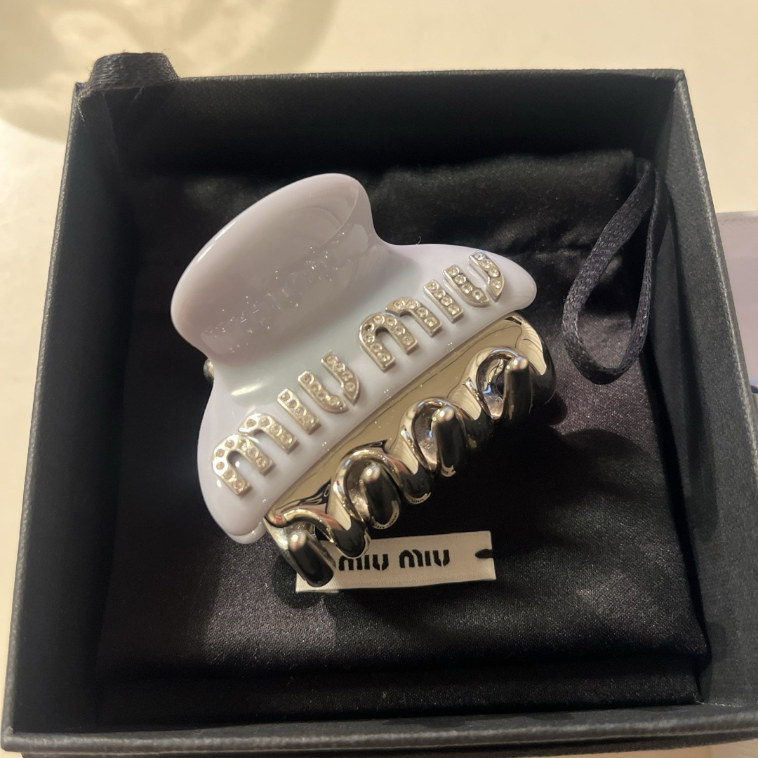MIU MIU - miumiu ヘアクリップ ギャランティカード付きの通販 MIU MIU - miumiu ヘアクリップ ギャランティカード付きの通販