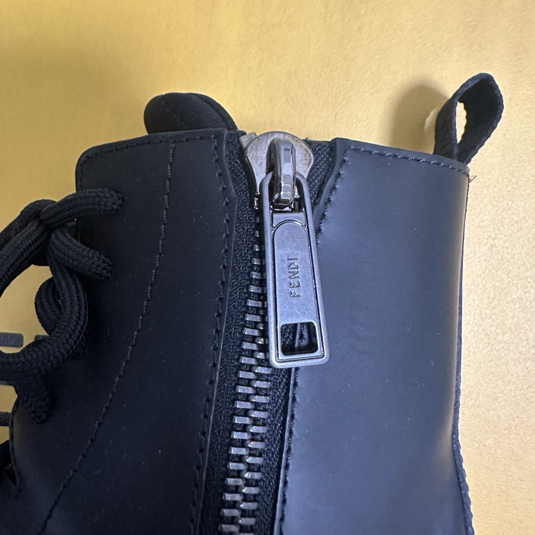 FENDI - FENDI フォース アンクルブーツFFロゴ入り ブラック FENDI - FENDI フォース アンクルブーツFFロゴ入り ブラック