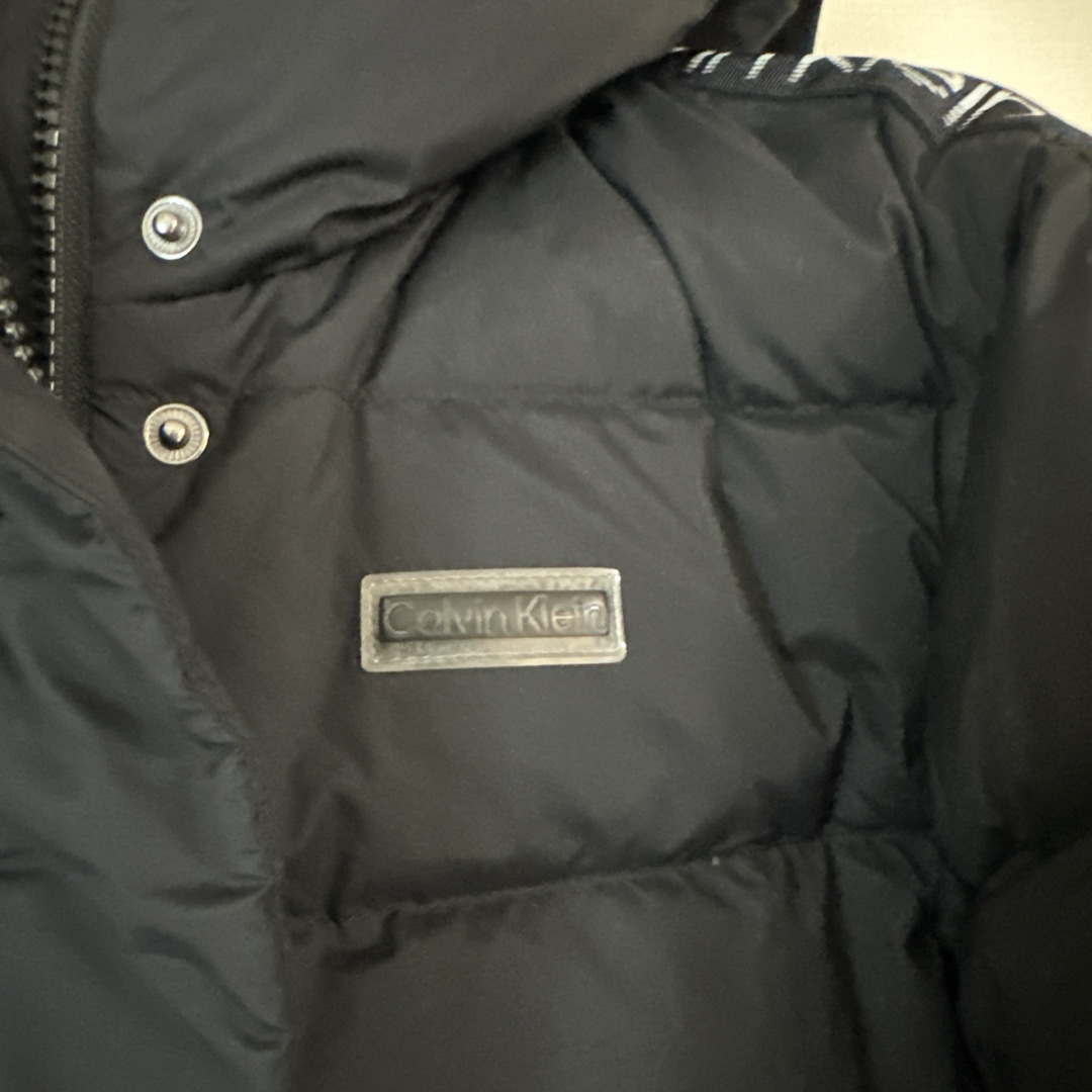 Calvin Klein ダウンジャケットジップアップ付き黒 ダウンジャケット Calvin Klein ダウンジャケットジップアップ付き黒 ダウンジャケット