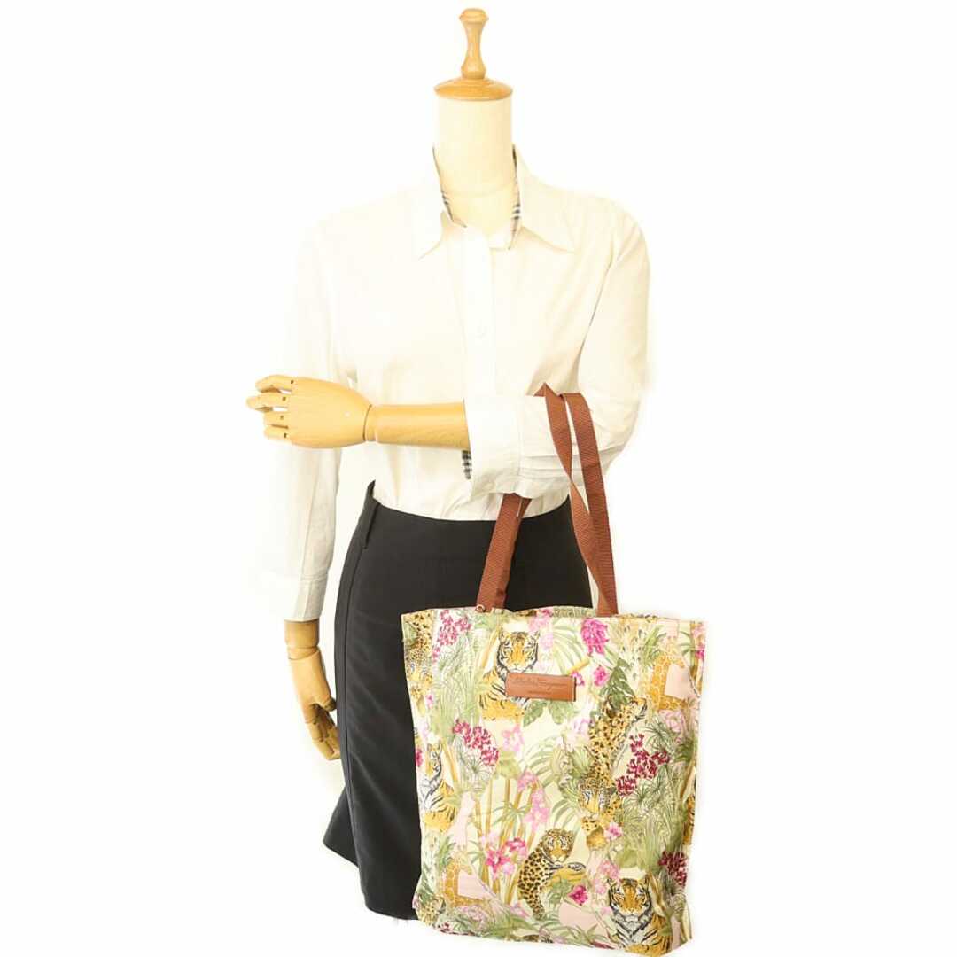 FERRAGAMO - フェラガモ エコバッグ 中古 アニマル 草花絵柄 FERRAGAMO - フェラガモ エコバッグ 中古 アニマル 草花絵柄