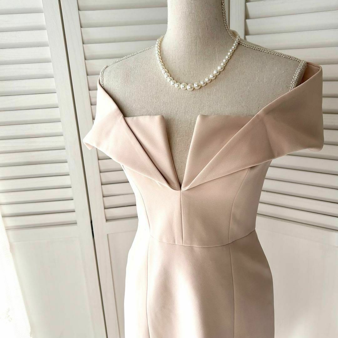 BCBGMAXAZRIA - 未使用 BCBG MAXAZRIA オフショルスリット BCBGMAXAZRIA - 未使用 BCBG MAXAZRIA オフショルスリット
