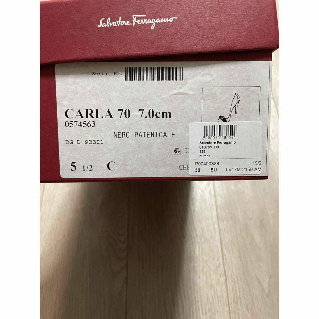 フェラガモ ヴァラ パテントレザー パンプス ブラック CARLA 70 フェラガモ ヴァラ パテントレザー パンプス ブラック CARLA 70