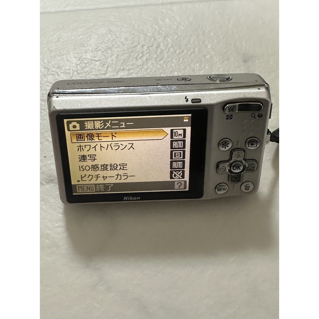 Nikon COOLPIX Style COOLPIX S560 SILVER Nikon COOLPIX Style COOLPIX S560 SILVER