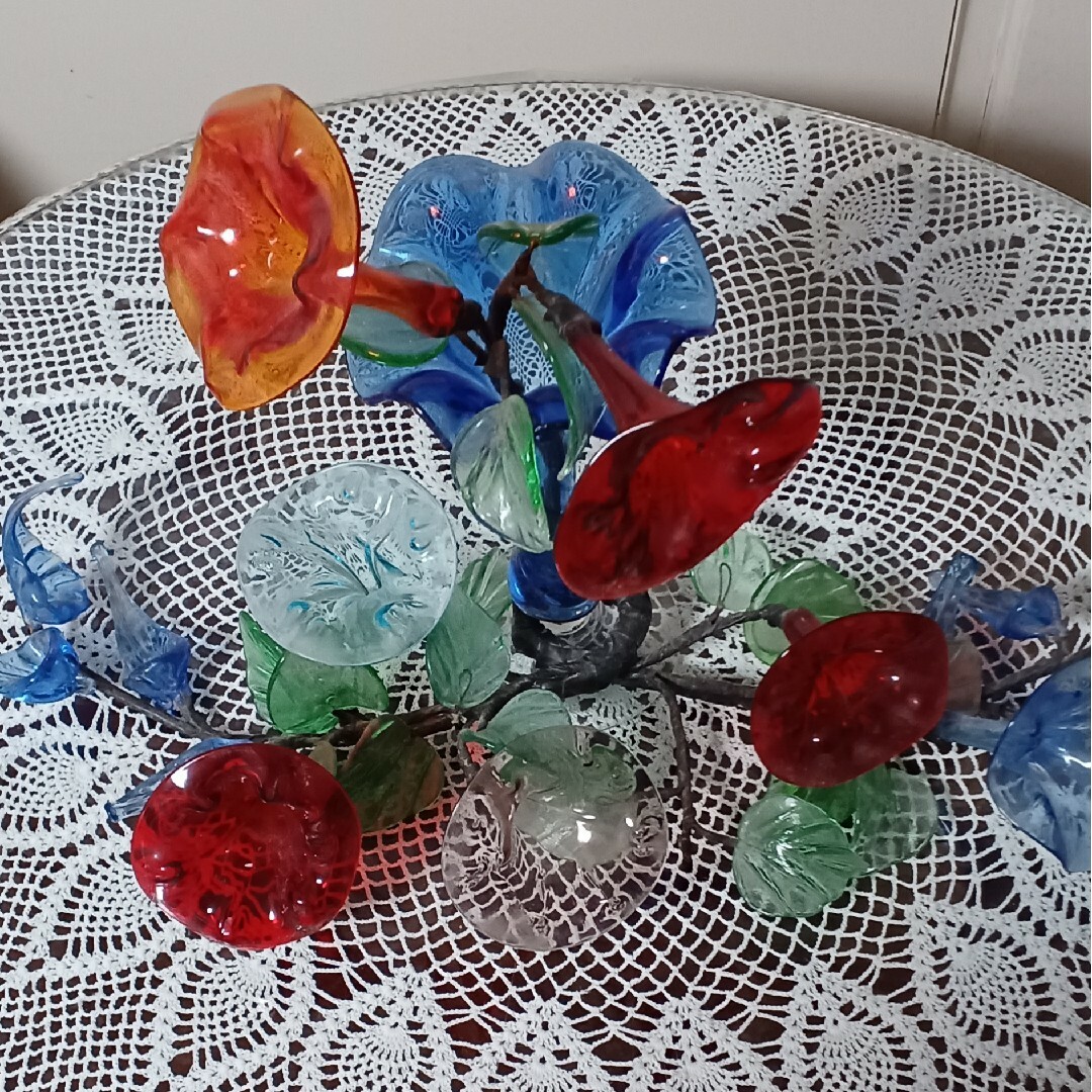 琉球ガラスの花瓶と7輪の花 工芸品 花瓶 琉球ガラスの花瓶と7輪の花 工芸品 花瓶