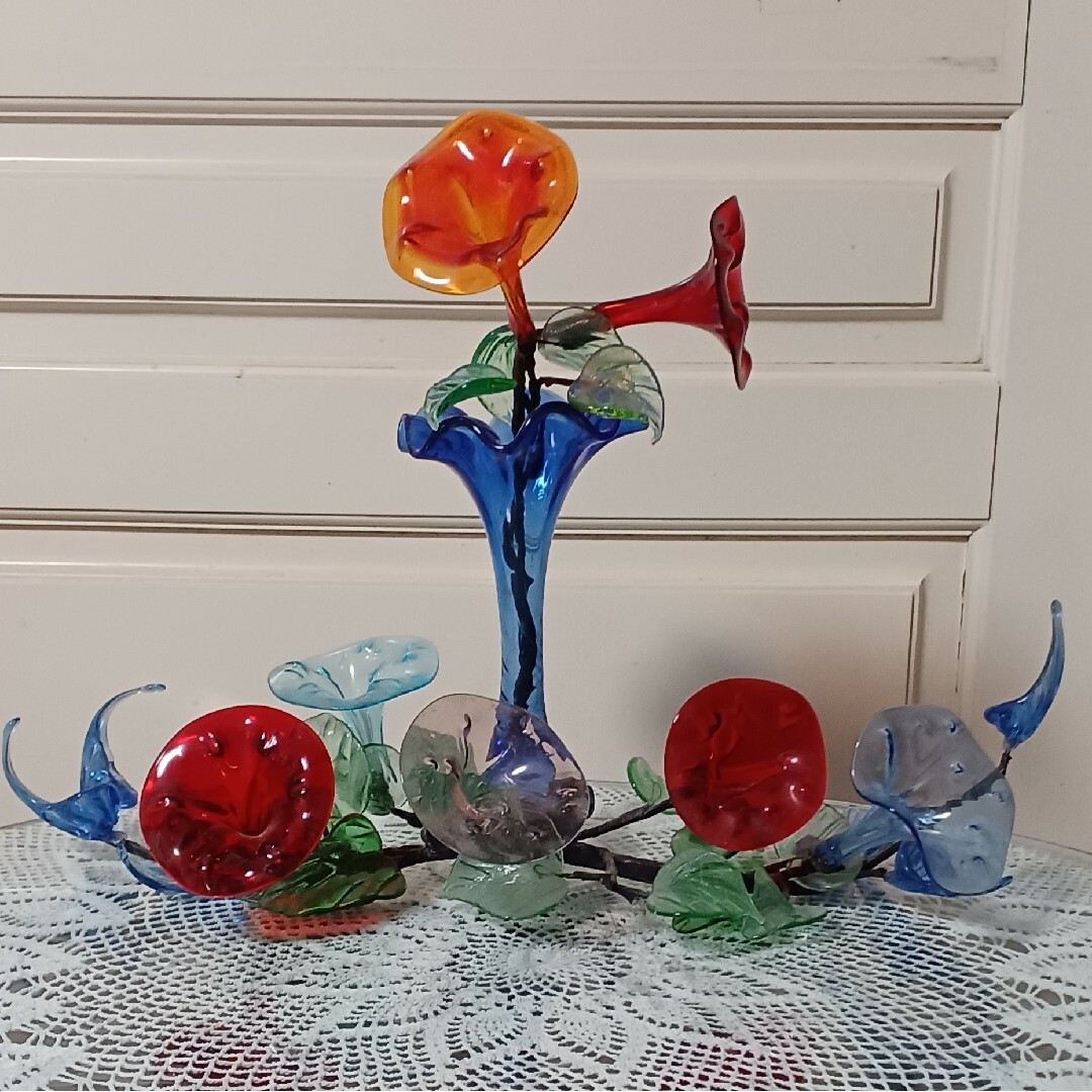 琉球ガラスの花瓶と7輪の花 工芸品 琉球ガラスの花瓶と7輪の花 工芸品