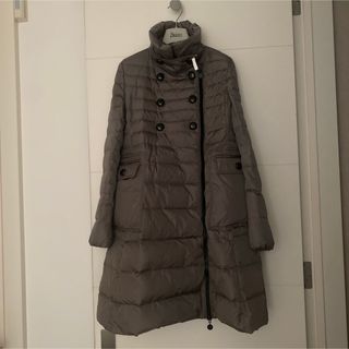 MONCLER(ダウンコート ・ グリーン・カーキ/緑色系)のフリマ MONCLER(ダウンコート ・ グリーン・カーキ/緑色系)のフリマ