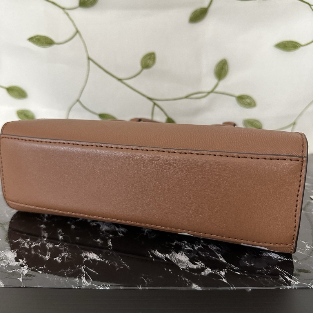 定価8.2万円 新品 マイケルコース メッセンジャーバッグ 定価8.2万円 新品 マイケルコース メッセンジャーバッグ