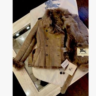 BURBERRY - 新品BURBERRY バーバリー ムートンコート 羊革 BURBERRY - 新品BURBERRY バーバリー ムートンコート 羊革