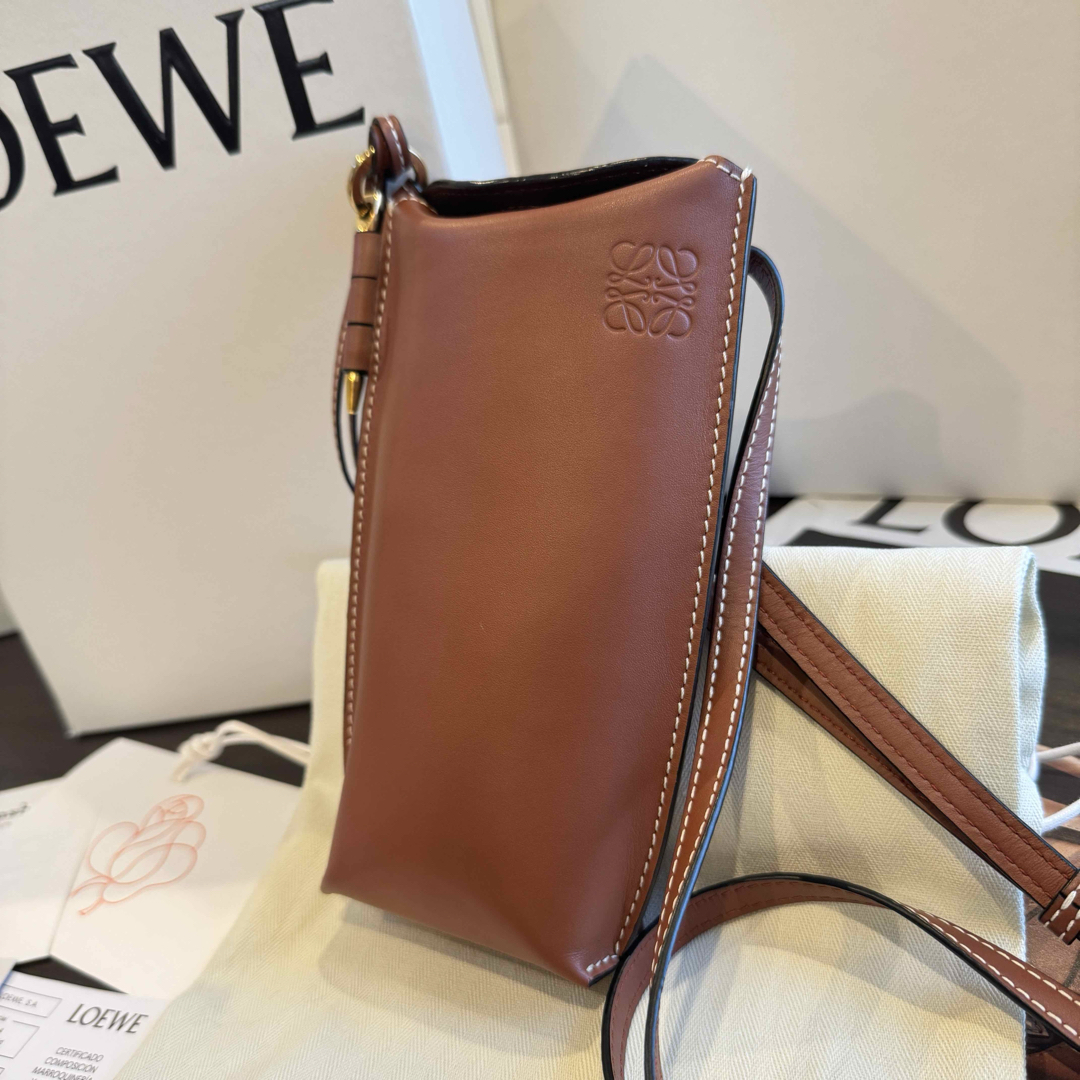 LOEWE - 直営店購入 ロエベLOEWE ゲートポケット ショルダー LOEWE - 直営店購入 ロエベLOEWE ゲートポケット ショルダー