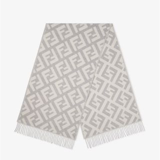 FENDI(マフラー/ショール ・ グレー/灰色系)のフリマアイテム一覧 FENDI(マフラー/ショール ・ グレー/灰色系)のフリマアイテム一覧