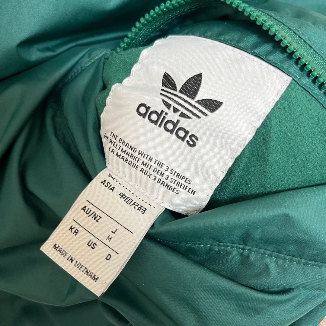 美品 adidas 中綿ナイロンジャケット リバーシブル 黒×緑 でか 美品 adidas 中綿ナイロンジャケット リバーシブル 黒×緑 でか