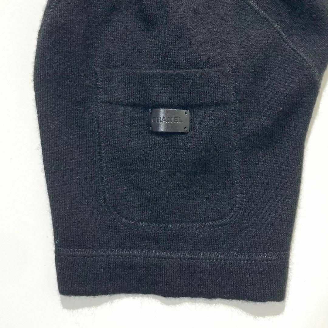 美品】CHANEL ニット 半袖 ブラック カシミヤ100% 型押しロゴ 38 美品】CHANEL ニット 半袖 ブラック カシミヤ100% 型押しロゴ 38
