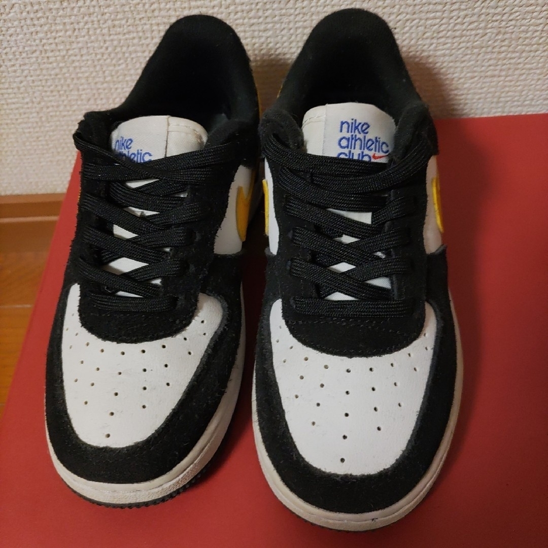 NIKE - ナイキAF1刺繍17.5cm黒キッズ白 '07黄色LV8 AIR FORCE 1 NIKE - ナイキAF1刺繍17.5cm黒キッズ白 '07黄色LV8 AIR FORCE 1