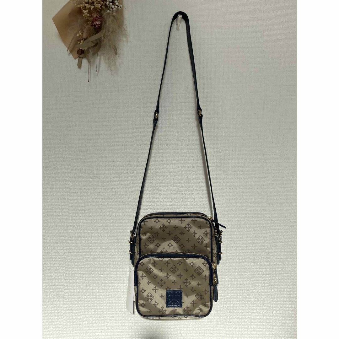 Russet - 未使用品 russet ラシット スクエアショルダーバッグ Russet - 未使用品 russet ラシット スクエアショルダーバッグ