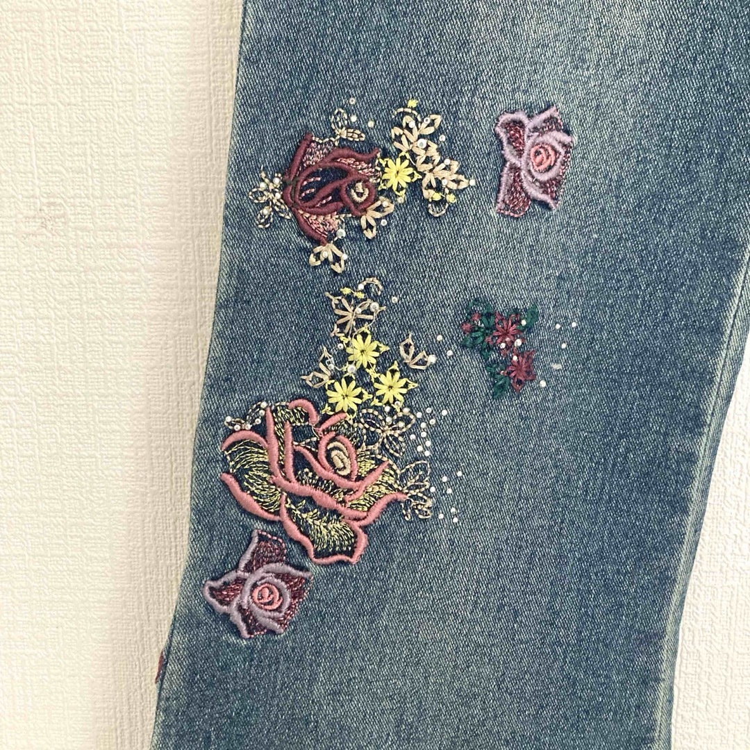VINTAGE - ブーツカットデニムパンツ 平成ギャル y2k 花柄 刺繍 VINTAGE - ブーツカットデニムパンツ 平成ギャル y2k 花柄 刺繍
