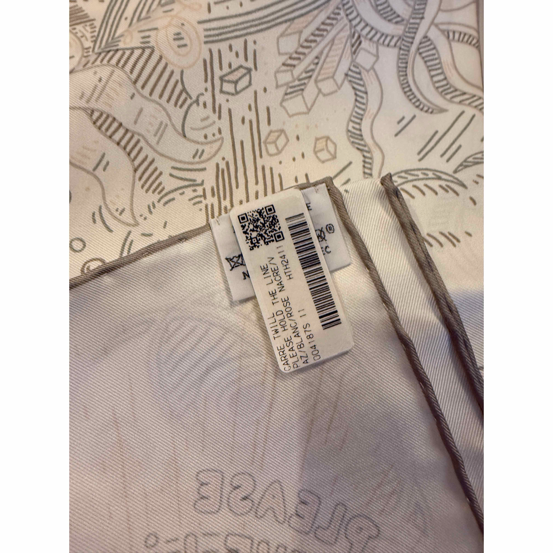 HERMES - エルメス25ss最新作カレ 90 《プリーズ・ホールド・ザ HERMES - エルメス25ss最新作カレ 90 《プリーズ・ホールド・ザ