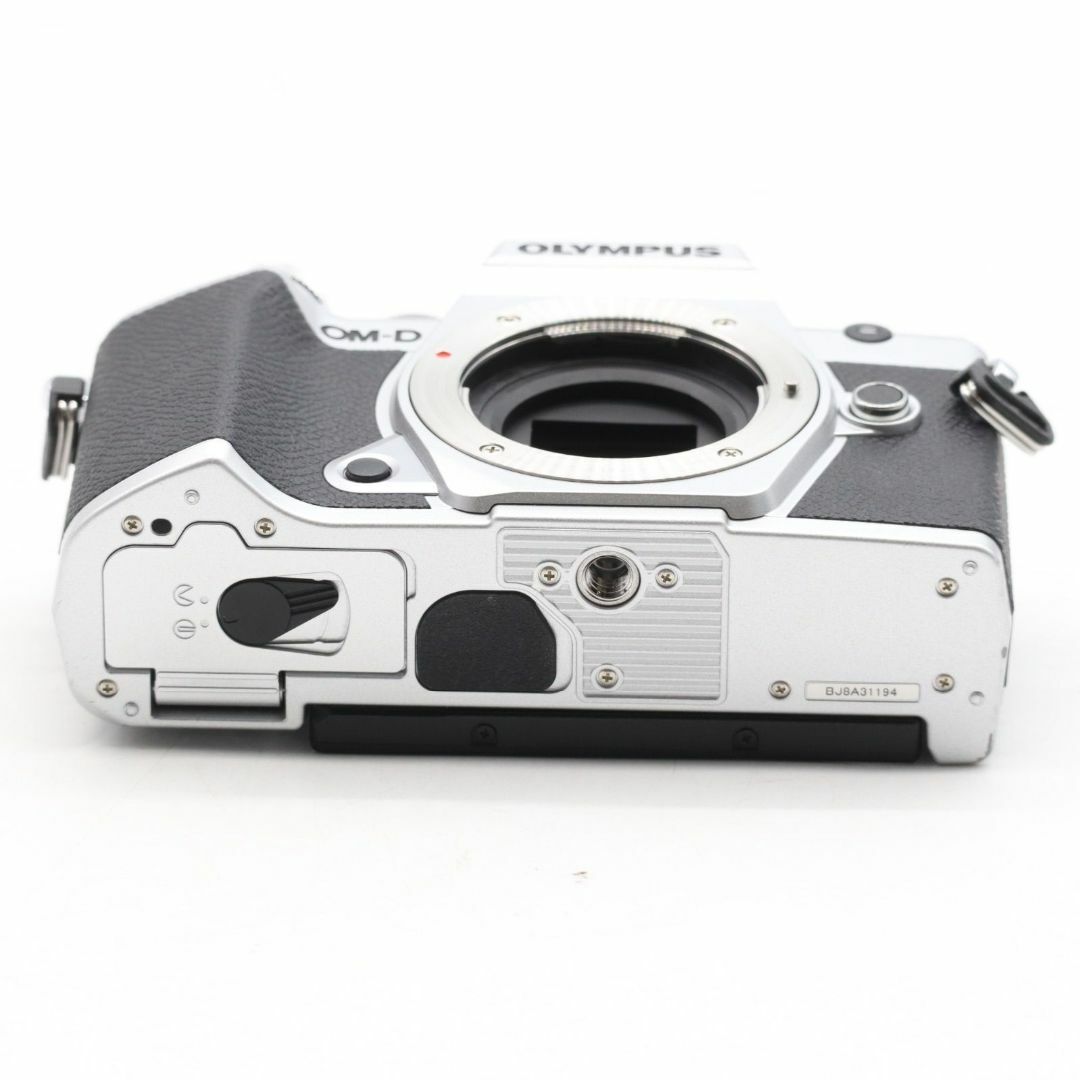 OLYMPUS OM-D E-M5 MarkIII ボディー シルバー OLYMPUS OM-D E-M5 MarkIII ボディー シルバー