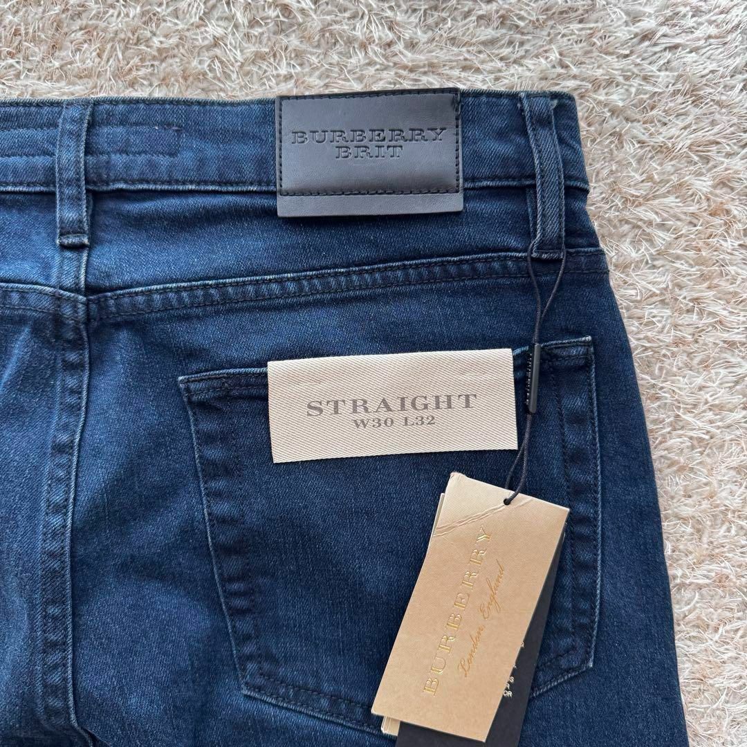 BURBERRY - 【未使用】バーバリーブリット デニムパンツ 濃紺 BURBERRY - 【未使用】バーバリーブリット デニムパンツ 濃紺