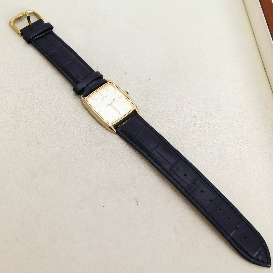 SEIKO - 稼働 SEIKO 腕時計 ゴールド文字盤 新品レザーベルト SEIKO - 稼働 SEIKO 腕時計 ゴールド文字盤 新品レザーベルト