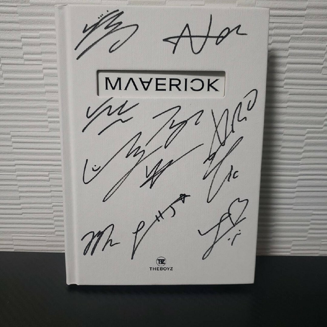 THE BOYZ - THEBOYZ MAVERICK メンバー全員直筆サイン入り THE BOYZ - THEBOYZ MAVERICK メンバー全員直筆サイン入り