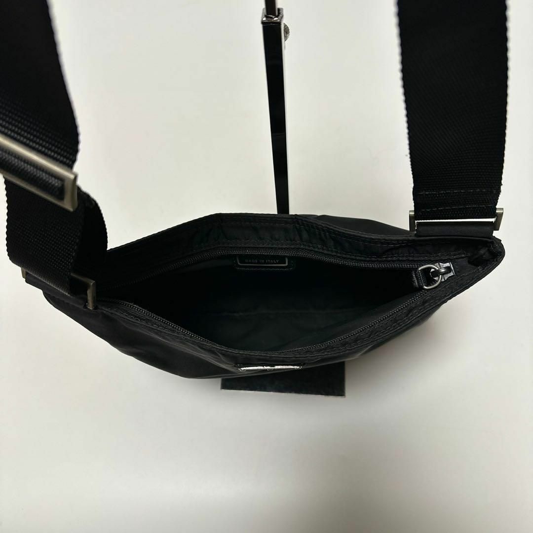 j42【美品】プラダ 三角ロゴ ナイロン ブラック ショルダー j42【美品】プラダ 三角ロゴ ナイロン ブラック ショルダー