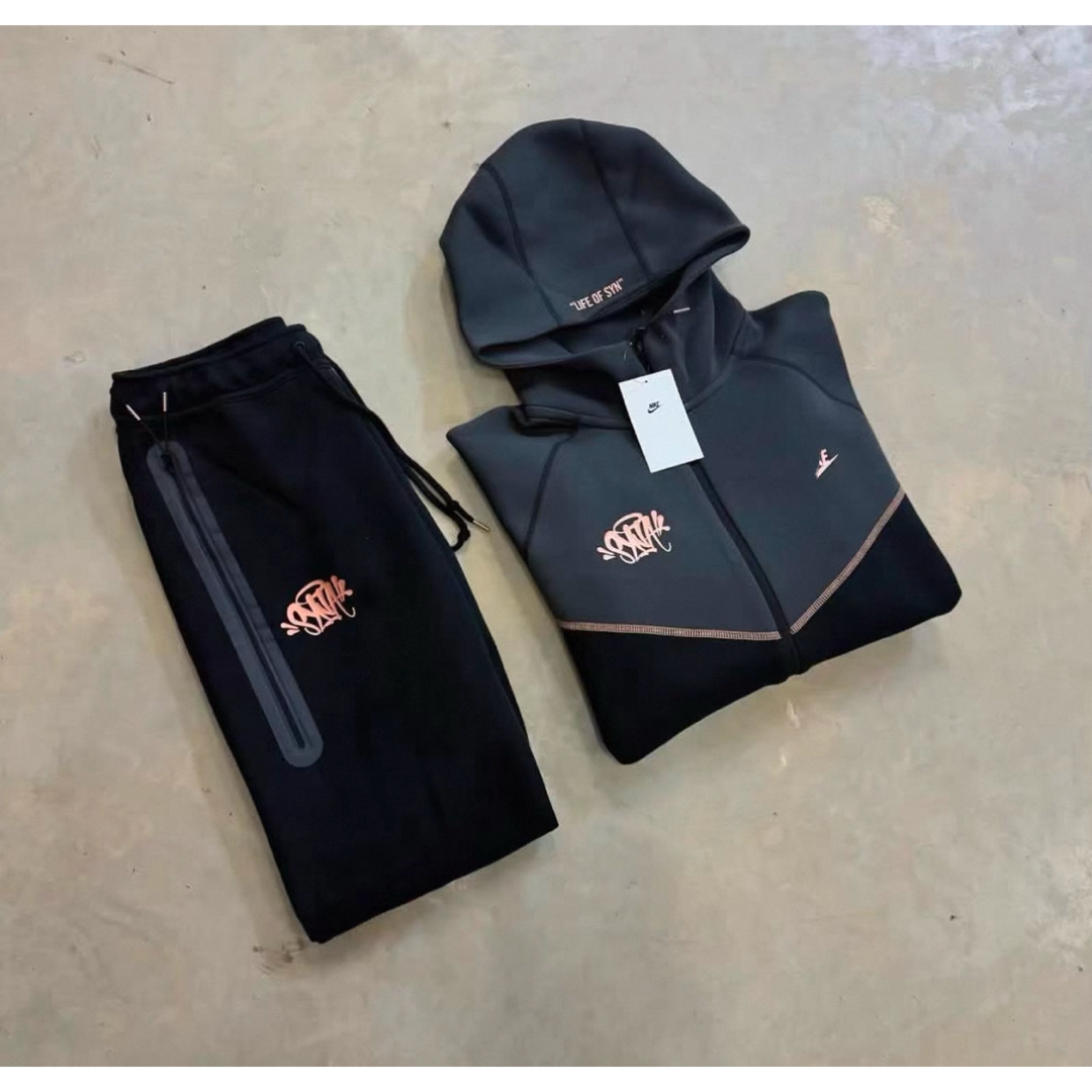 新品Syna World×Nike テックフリース セットアップの通販 by 新品Syna World×Nike テックフリース セットアップの通販 by
