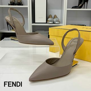 FENDI - 美品 FENDI フリーダム スクエアトゥ スリングバック FENDI - 美品 FENDI フリーダム スクエアトゥ スリングバック