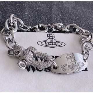 Vivienne Westwood - ヴィヴィアン バスレリーフ パール Vivienne Westwood - ヴィヴィアン バスレリーフ パール
