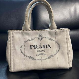 PRADA - 近年モデル プラダ 大容量 トートバッグ ハトメ 肩掛け PRADA - 近年モデル プラダ 大容量 トートバッグ ハトメ 肩掛け
