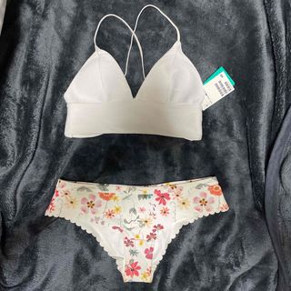 H&M - 新品未使用 バンドゥ水着 ビキニ モスグリーンの通販 by H&M - 新品未使用 バンドゥ水着 ビキニ モスグリーンの通販 by