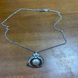 Vivienne Westwood(ネックレス ・ ホワイト/白色系)のフリマ Vivienne Westwood(ネックレス ・ ホワイト/白色系)のフリマ