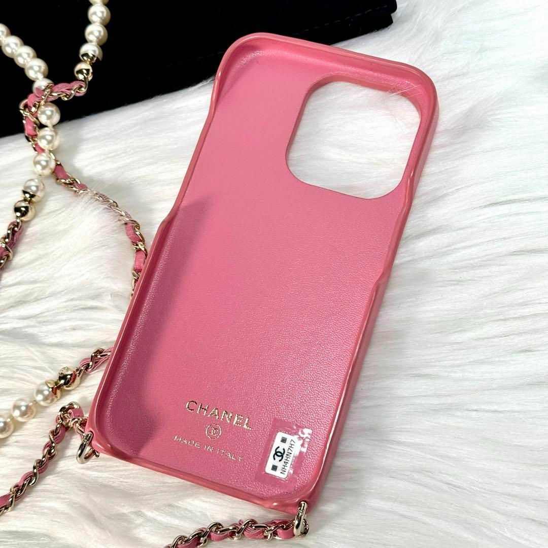 CHANEL - 美品 CHANEL iPhone 14 Pro ケース ラムスキン パール CHANEL - 美品 CHANEL iPhone 14 Pro ケース ラムスキン パール