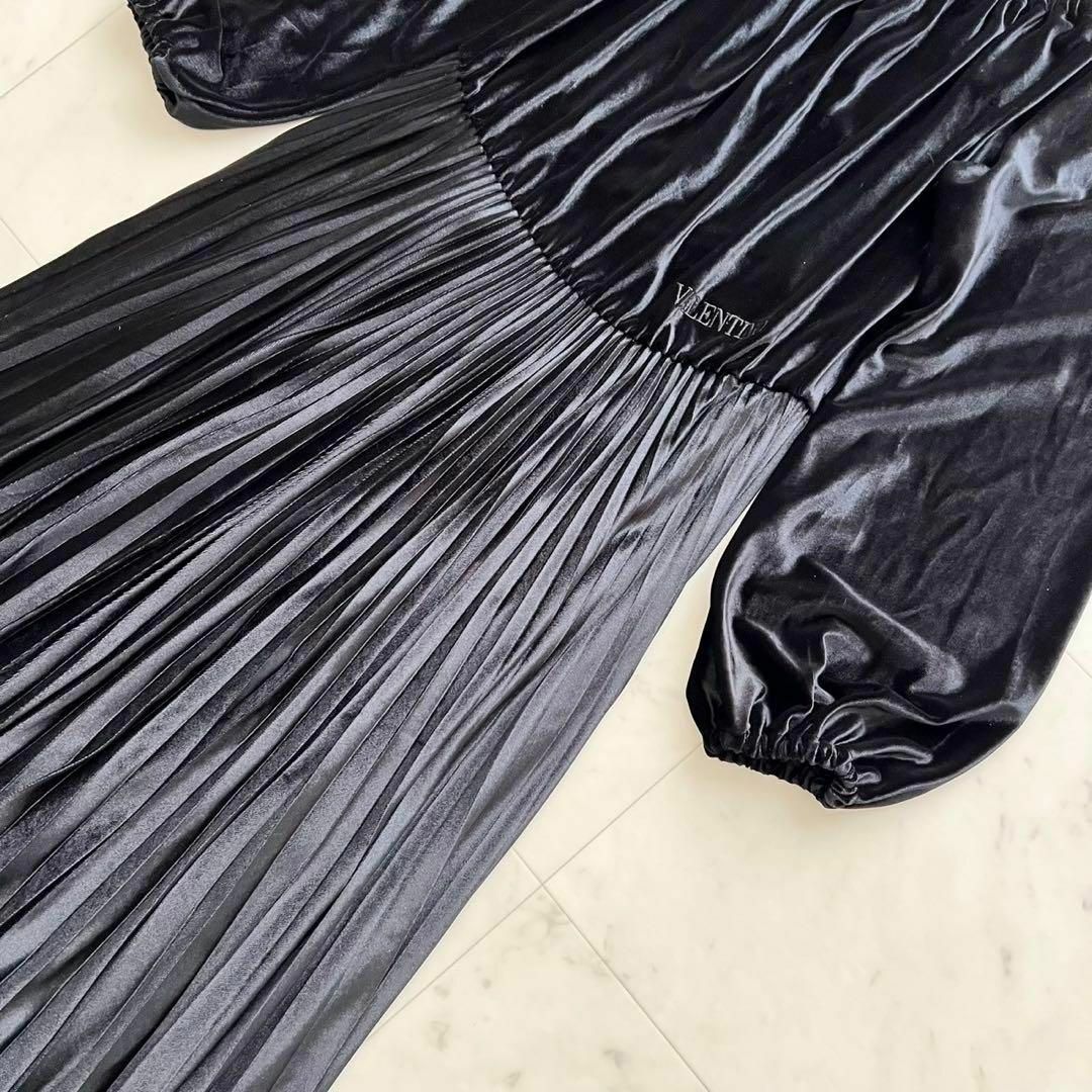 タグ付✨️定価50万 VALENTINO 現行 プリーツ ベルベットドレス タグ付✨️定価50万 VALENTINO 現行 プリーツ ベルベットドレス