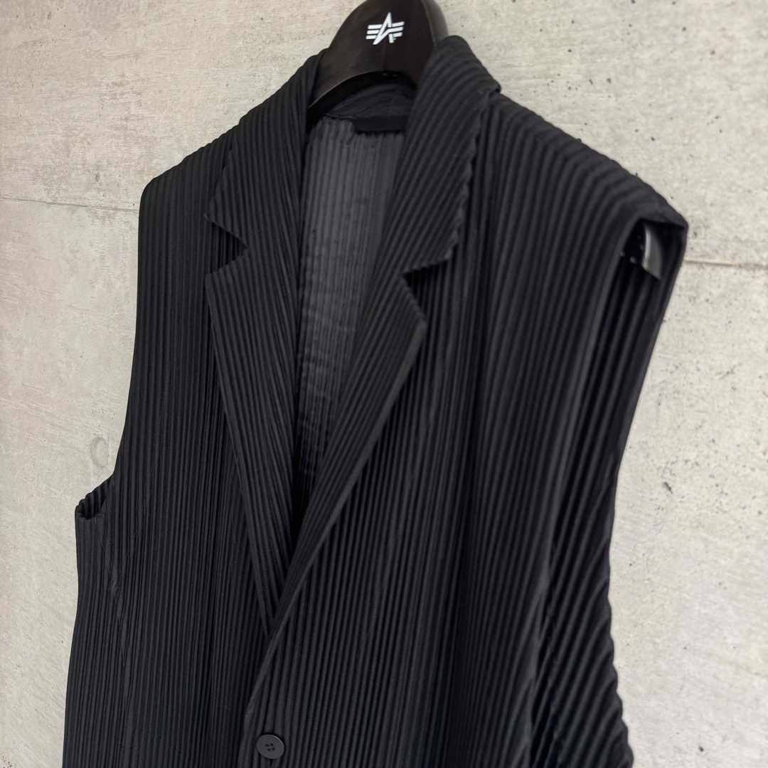 ISSEY MIYAKE - 美品 HOMME PLISSE ノースリーブ ジレ ロング ISSEY MIYAKE - 美品 HOMME PLISSE ノースリーブ ジレ ロング
