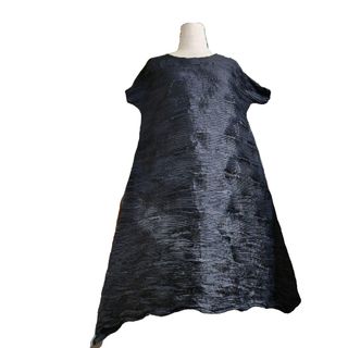 ISSEY MIYAKE(ひざ丈ワンピース)のフリマアイテム一覧 ISSEY MIYAKE(ひざ丈ワンピース)のフリマアイテム一覧