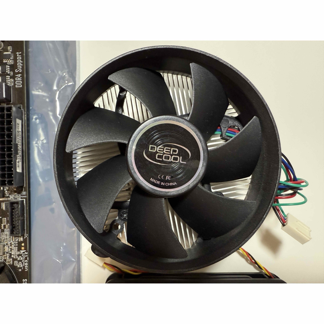 Corei7-7700 & GTX 1050Ti & PCパーツ他 (ジャンク)の通販 by Corei7-7700 & GTX 1050Ti & PCパーツ他 (ジャンク)の通販 by