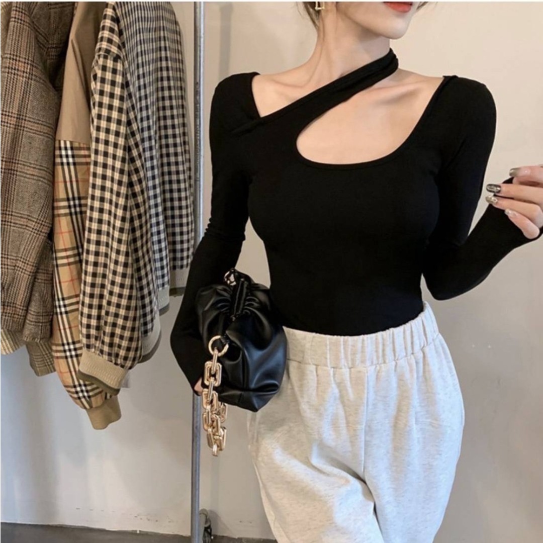 美品】カットアウトトップス 黒 L 韓国 おしゃれ 肩見せ 無地 美品】カットアウトトップス 黒 L 韓国 おしゃれ 肩見せ 無地
