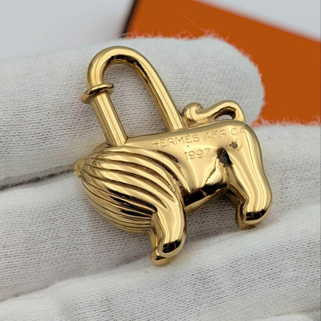 HERMES - エルメス ライオン カデナ チャーム ゴールド 1997年 HERMES - エルメス ライオン カデナ チャーム ゴールド 1997年