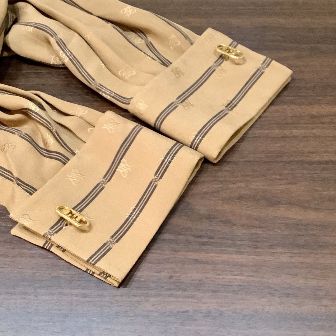 FENDI - 21AW フェンディ FENDI FFカフス カーリーグラフ シャツ FENDI - 21AW フェンディ FENDI FFカフス カーリーグラフ シャツ