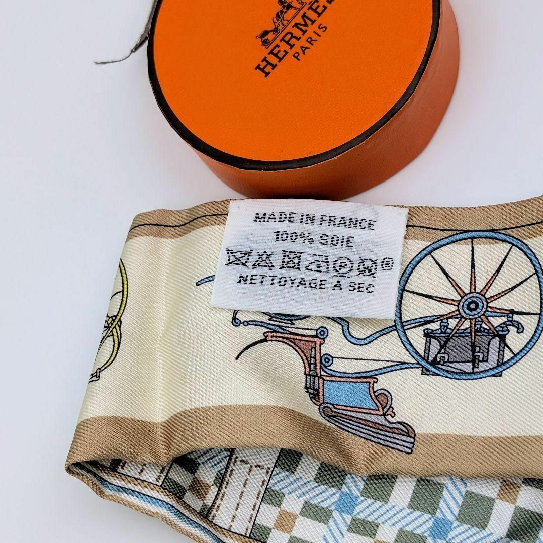 HERMES - 美品 エルメス ツイリー 馬車の変遷 ベージュ ブルー HERMES - 美品 エルメス ツイリー 馬車の変遷 ベージュ ブルー