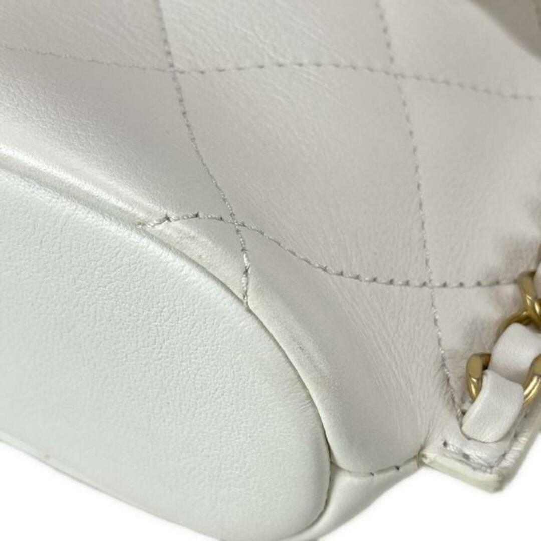 CHANEL - CHANEL(シャネル) ショルダーバッグ美品 マトラッセ 白 CHANEL - CHANEL(シャネル) ショルダーバッグ美品 マトラッセ 白