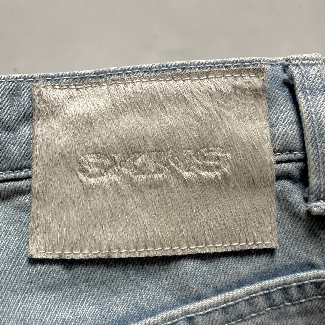 SKINS - 【SKINS】DAMAGED BAGGY DENIM PANTS バギー デニムの SKINS - 【SKINS】DAMAGED BAGGY DENIM PANTS バギー デニムの