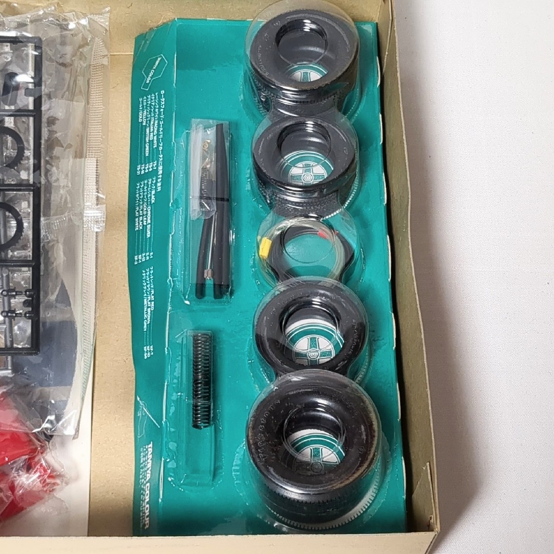 TAMIYA - 未組立 LOTUS 49B FORD ゴールドリーフロータス 1/12の TAMIYA - 未組立 LOTUS 49B FORD ゴールドリーフロータス 1/12の