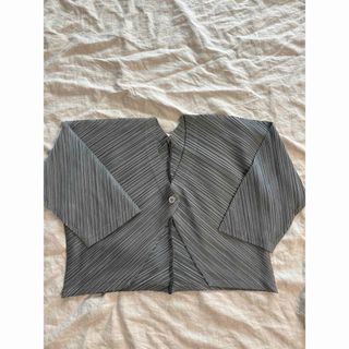 PLEATS PLEASE ISSEY MIYAKE(カーディガン)のフリマアイテム一覧 PLEATS PLEASE ISSEY MIYAKE(カーディガン)のフリマアイテム一覧