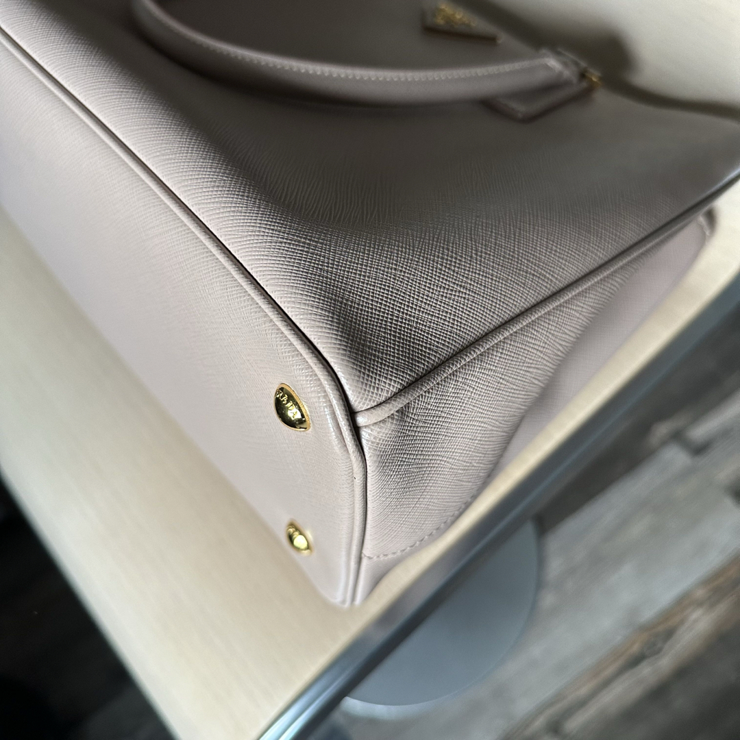 PRADA - PRADA ガレリア サフィアーノ ピンクベージュ PRADA - PRADA ガレリア サフィアーノ ピンクベージュ