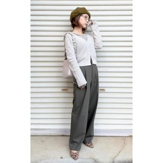 HGCG394/美品 CAROLINA HERRERA テーパードパンツ 0 黒の通販 by HGCG394/美品 CAROLINA HERRERA テーパードパンツ 0 黒の通販 by
