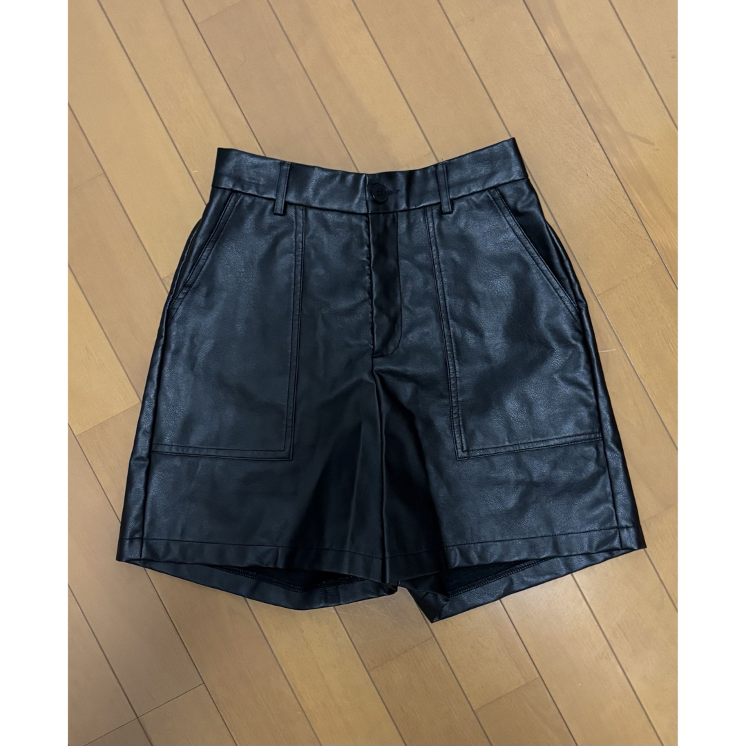 Dazy ブラックレザー風ショートパンツの通販 by モモ's shop|ラクマ Dazy ブラックレザー風ショートパンツの通販 by モモ's shop|ラクマ
