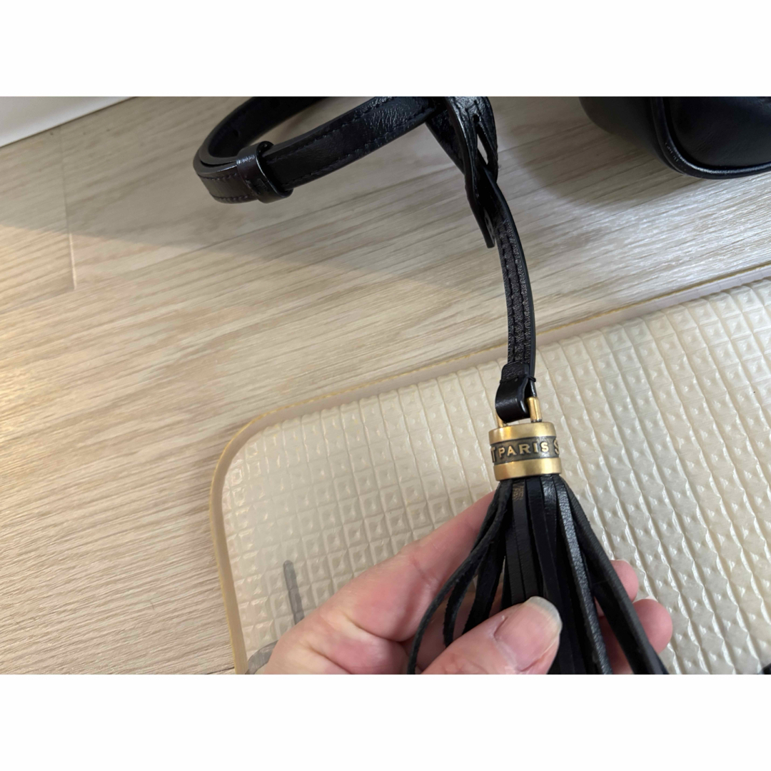 SAINT LAURENT - YSL ブラック ショルダーバッグ タッセル付きの SAINT LAURENT - YSL ブラック ショルダーバッグ タッセル付きの